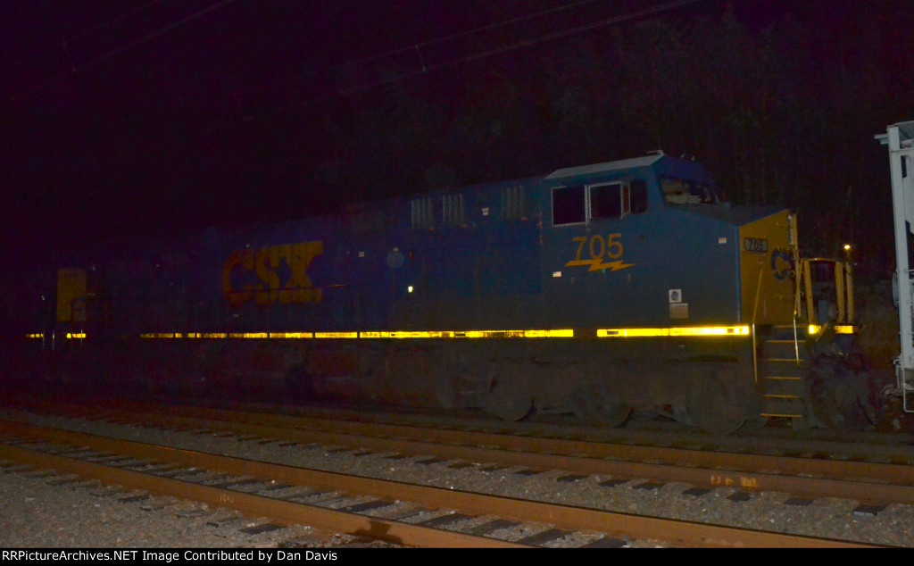 CSX ES44AH 705 on Q410-14